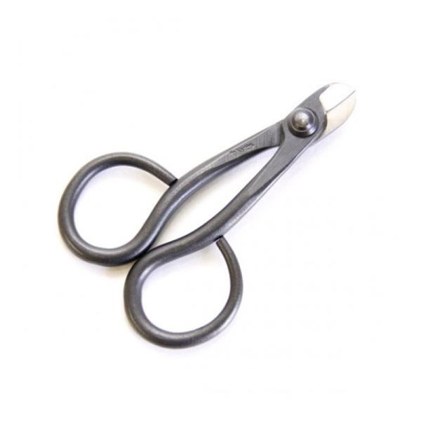 盆栽から庭木まで幅広く使える芽切鋏です。バネが付いているので作業が楽にできます。品　番：1149サイズ：全長約160mm重　量：約62g生産国：日本入　数：1本1ヵ月程度にて発送予定（取り寄せ商品）