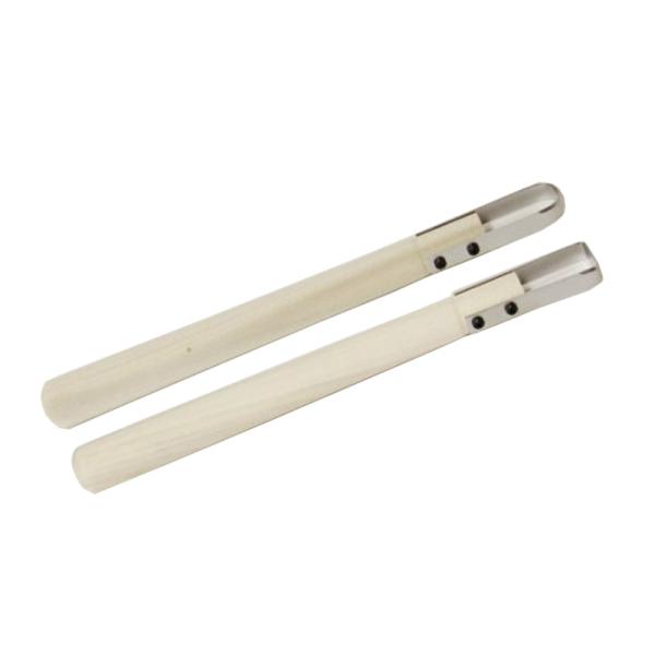 盆栽の神・舎利作りの皮むきにお使いください。柄は木製（朴）です。品　番：2272サイズ：全長：約235mm　刃の幅：外側：約20mm　内側約18mm重　量：約45g材　質：ステンレス（SUS420J2）生産国：日本入　数：1本