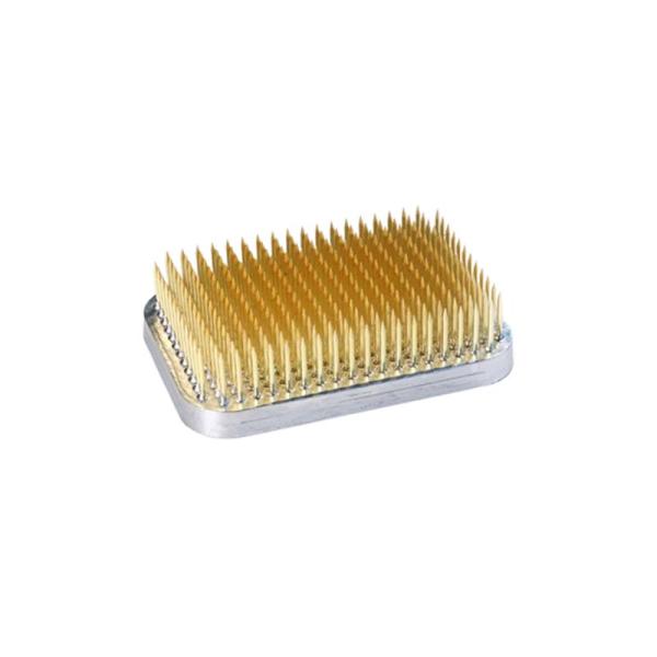 ベーシックな形で使うところを選ばない！花活けに欠かせない定番の型。大き過ぎず丁度よいサイズ感の型をそれぞれ用意しているので、初心者にぴったりのエントリーモデルです。品　番：203サイズ：83mm×58mm×H21mm重　量：385g/個材　...