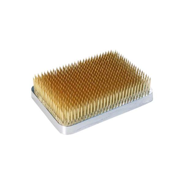 本格的に花を活けたい人向けの大きめタイプ！直径または長辺が100mm前後のやや大型剣山です。そのスタンダードな形がこの2種。より本格的に、ダイナミックに花活けをしたい人に人気のアイテムです。品　番：212サイズ：116mm×85mm×H27...