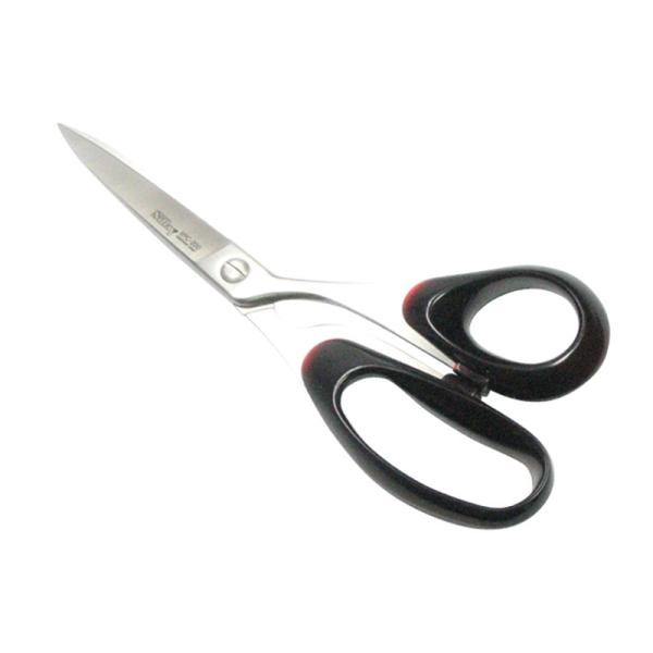 小さいピースから大きなボーダーまでこれ一本で切る事が出来ます。パッチワーク・ぬいぐるみ・インテリア小物・ちりめん細工などに使えます。鍛造加工が先端でもねばりのある強靭な刃を実現。ブレードの角を丸くしてあるから生地を傷めません。品　番：RPC...