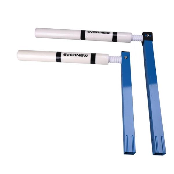 開閉するバーだからハードルを始めたばかりの選手にも安心。トップ選手の練習でも思い切って攻められるから技術も向上。スポンジでカバーされたバーに当たっても開く構造なので痛くなく安心して飛べる。品　番：Y63252材　質：バー：アルミ(ポリオレフ...