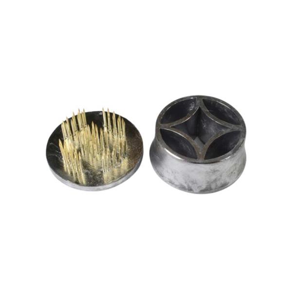 より本格的に花を演出したいという人におすすめです。品　番：418サイズ：60mm×60mm×H32mm重　量：500g/個材　質：針：真鍮　台：鉛生産国：日本入　数：10個（セット販売）生花、活花、活け花、花活け、本格的、七宝