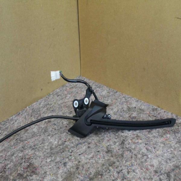 USリアーカーゴカバー メルセデスW212オリジナルElektromotor Laderaumabdeck   ung rechts schwarz A2128203042  Mercedes W212 Original Elektromo...