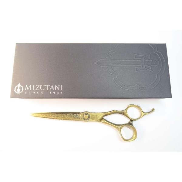 メーカー：MIZUTANI SCISSORS ミズタニシザーズ型番：SCHOREM MASTER BRUTALIST商品管理番号：G-1578利き手：右利きはさみのタイプ：シザー シザーズ シザースハンドル：3Dハンドルインチ数：6.5重量...