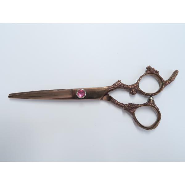 メーカー：メーカー不明型番：商品管理番号：I-446利き手：右利きはさみのタイプ：シザー シザーズ シザースハンドル：オフセットインチ数：6.0重量(g)：61カット率 % (約の数値)：状態ランク：B切れ味：目安としてティッシュを問題なく...