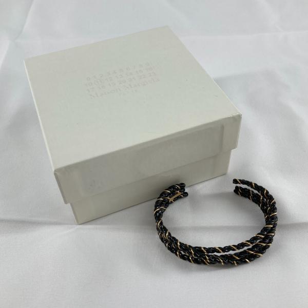 Maison Margiela（メゾン マルジェラ）　バングル　エナメル　SM1UY0093　ブラック×ゴールド