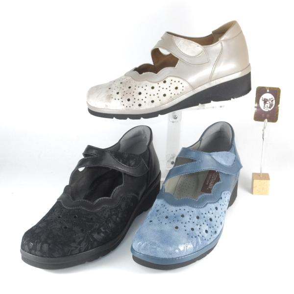 熟練した職人によるハンドメイドで人気の国産ブランド、ＶＩＧＥＶＡＮＯ（ヴィジェバノ）。人気のストラップ付きコンフォート・パンプスです。柔かなラム革または、牛革を使用して、ソフトな履き心地の高級感のある大人の靴です。甲のベルトには、マジック（...