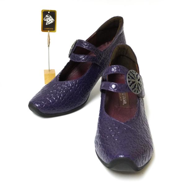 ヴィジェヴァノは、すべてmade in JAPAN。熟練の職人が一足一足国内で手作りしています。足を優しく包み込むデザインで、マジックテープ（面ファスナー）できちんと足をホールド（固定）し、調節も、脱ぎ履きが楽チンです。柔らかい上質な本革を...