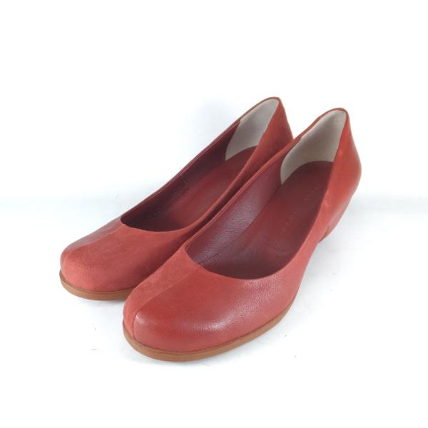 【お知らせ】メーカー完売の為、次回の入荷はございません。お靴本体、お箱に汚れ、小傷等がある場合もございますが、超特価品の為、ご返品・ご交換共にお受けできません。十分にご検討の上、お買い上げください。可愛らしい丸めのトゥラインのカジュアルなR...