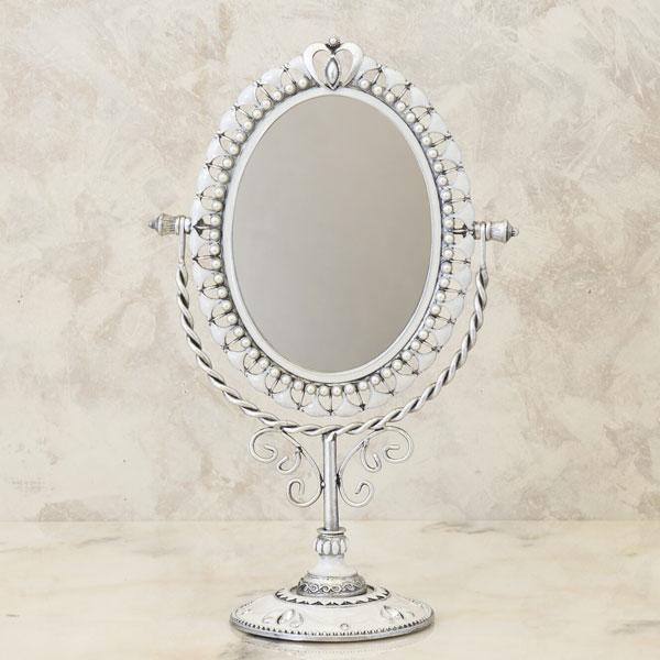 上品さとエレガントさが魅力のスタンドミラーです。いつも使う鏡だからこそ上品に！そっと置くだけでもお部屋のイメージがガラリとかわりそう。細かい装飾が施された上品なデザインのアンティーク調ミラーは、置くだけでお部屋が華やかになります。鏡の角度も...