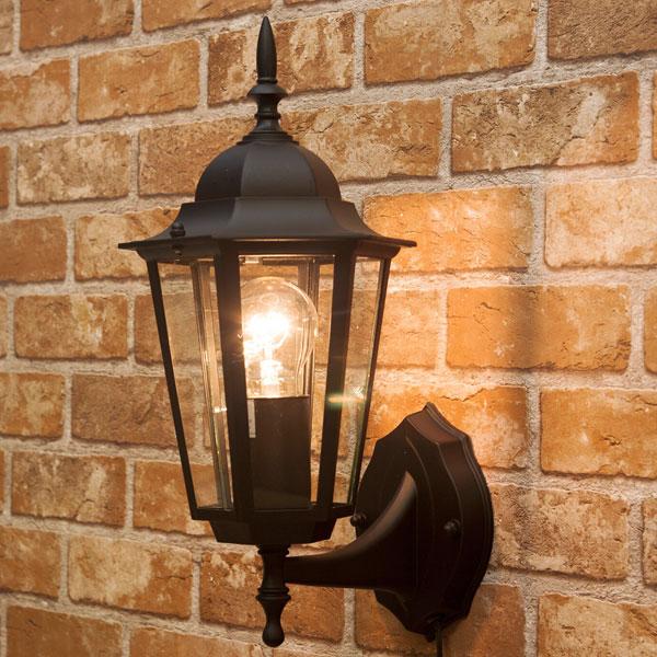 アヴェニューランプは、まるで海外の町並みを思わせる魅力的なデザインの照明です。外灯風のスタイルが、あなたのお部屋に特別な雰囲気を与えます。インテリアのアクセントとしても抜群で、リビングやダイニングをエレガントに演出します。※外灯風なので室内...