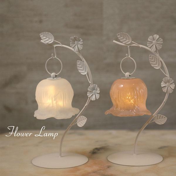 ツタを模した本体の先端から、ガラスのお花が一輪、やさしく吊り下がるフラワーランプ。灯りをともすと、ガラスの花びらがふんわり透けて、お部屋にやさしい光を届けてくれます。テーブルに飾れるコンパクトサイズで、ホワイトとピンクの2色展開。電源は単4...