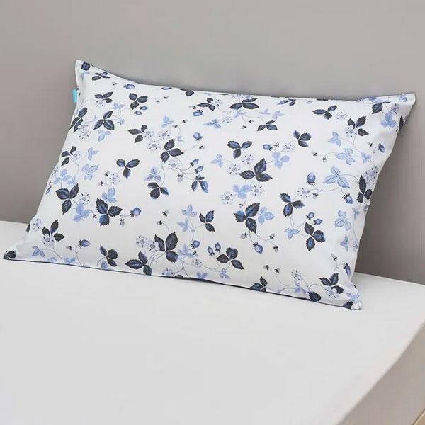 【ウェッジウッド】1759年に創業したウェッジウッドの創始者は「陶磁器を通じて人々の暮らしを豊かに彩る」という理想を掲げながら芸術の域まで高めることで、世界中で愛されるブランドとなりました。贈り物としても喜ばれるシリーズです。【Strawb...