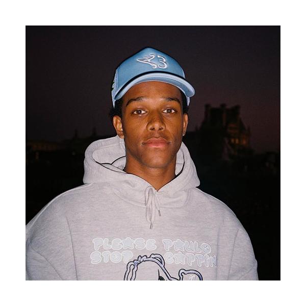 ユーロ圏のストリートシーンで人気を誇るフランス発ストリートブランドPLEASE PAULO STOP CAPINN からトラッカーハットの登場です。フロントにはA3のロゴ刺繍がオン。右サイドにはフラワー、左サイドにはPPSCブランドネーム刺...