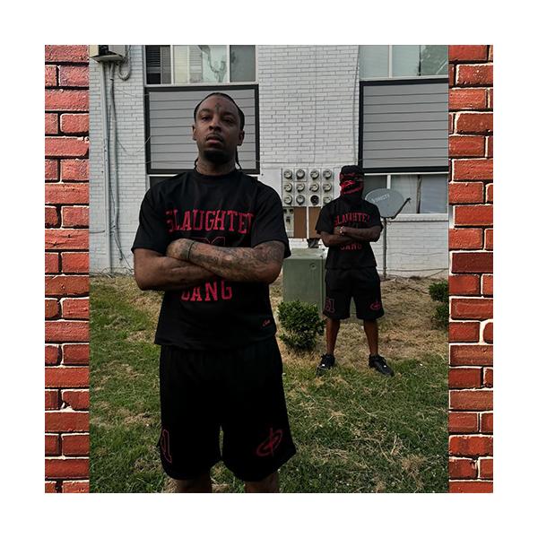 トップスはメッシュTシャツになっており、フロントにはSLAUGHTER 21 GANGロゴがビンテージ加工プリントでオン。左下裾にはCorteizのブランドネーム刺繍がオン。バックプリントには21 のロゴプリントがオン。メッシュショートパン...