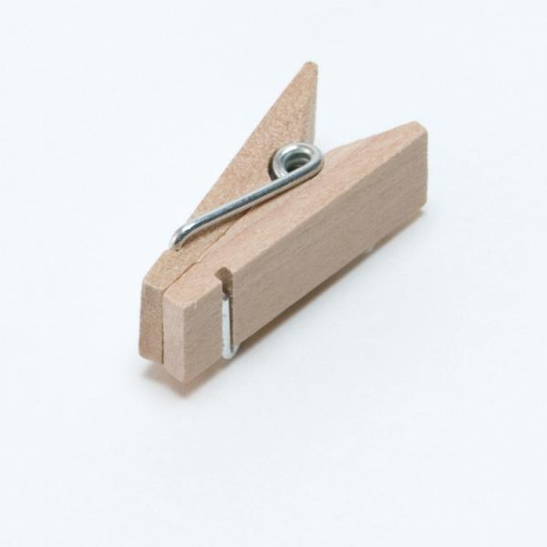 横 約2cm × 高さ 約3.5cm × 奥行き 約1cm素材：バーチウッド内容：50個×6セット入り原産国：china※防水、防滴処理は施しておりません。※手作業での塗装の為色付きにばらつきがございます。※落下、接触などにより塗装がはがれ...