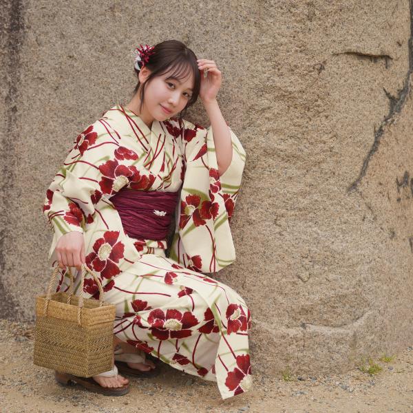 レトロな雰囲気と大人っぽさが絶妙ここでしか買えない昭和初期アンティーク復刻版 【セット内容】浴衣・帯・下駄※上記以外のレースやオーガンジー飾り、帯締め等の小物類はセットに含まれません。※帯は手結び（ご自身で結ぶタイプ）です。※下駄はランダム...