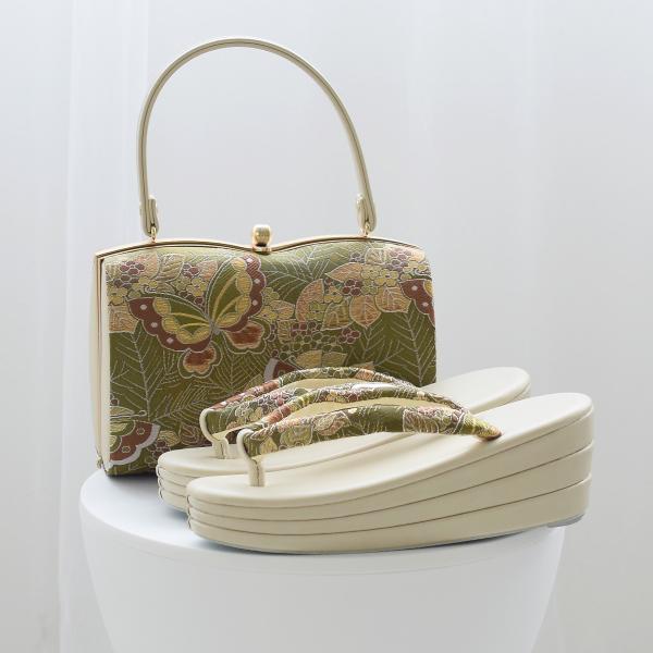 礼装用の草履バッグセット。式典などのフォーマルなシーンにどうぞ。※生地の裁断位置により柄の出方が変わる場合がございます。【セット内容】草履×1バッグ×1【素材】生地：ポリエステル【適応サイズ】フリーサイズ（約23.5cm-25cm）【実寸サ...