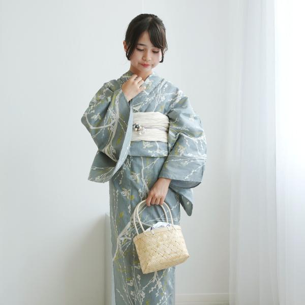 人気着物ブランドの昭和レトロくすみカラー140cm〜150cm・女の子浴衣3点セット【セット内容】浴衣・帯・下駄※上記以外のレースやオーガンジー飾り、帯締め等の小物類はセットに含まれません。※帯は手結び（ご自身で結ぶタイプ）です。※下駄はラ...
