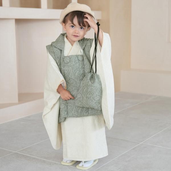 ワントーンコーデがおしゃれなutataneオリジナル、3歳被布セット「販売」商品です。【セット内容】被布コート着物（重ね衿縫い付け済）長襦袢（半衿縫い付け済）信玄袋雪駄ベレー帽足袋　約15-16cm※半衿、重ね衿、腰紐は直ぐに着付けが出来る...