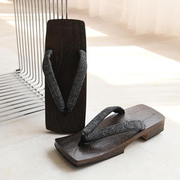 【ニコアンティーク 高級桐下駄 青海波 メンズ LLサイズ 右近 焼】【セット内容】下駄 単品【素材】台座：桐鼻緒：綿100％【適応サイズ】LL（約25.5-27.0cm）【実寸サイズ】台長さ：約26.7cm幅：約9.8cmかかとの高さ：約...