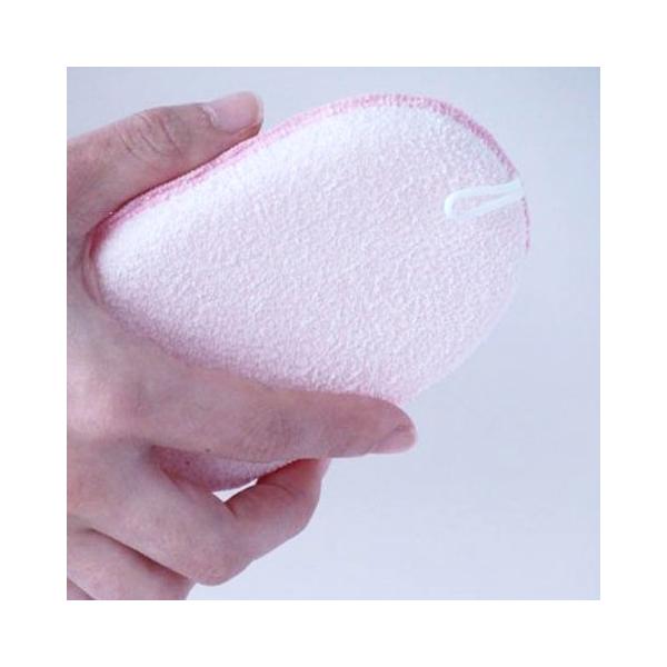 ▼商品名ナチハマ フェイススポンジ カオピカ▼商品説明お肌に優しいナチハマのフェイスタオルが、更に使いやすくスポンジになって登場です。ゴムには、汚れを ずらす摩擦力と油を吸い寄せる吸着力があります。表面に加工された特殊ゴムの微粒子が、毛穴の...