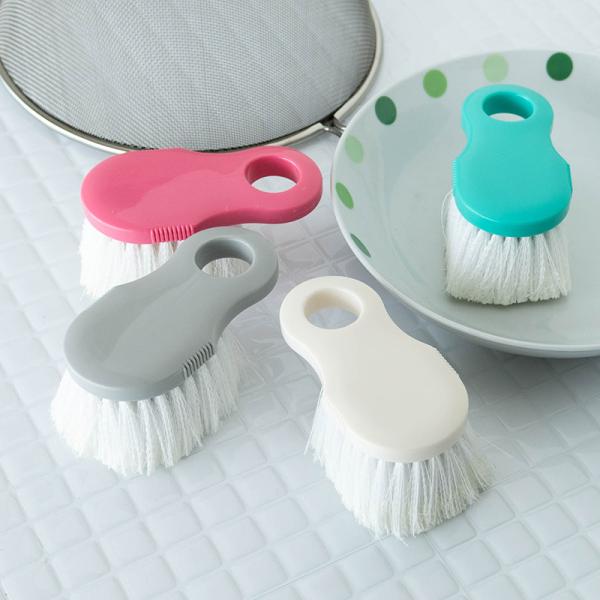 ▼商品名ナチハマ キッチンブラシ▼商品説明手のひらサイズのブラシで毛の部分にエポクリン加工をしています。細かいところまで入り込むので、ザルの網目や密閉容器のフタの溝に入り込んだ取りにくい汚れも簡単に落とせます。このブラシは、じっくり時間をか...