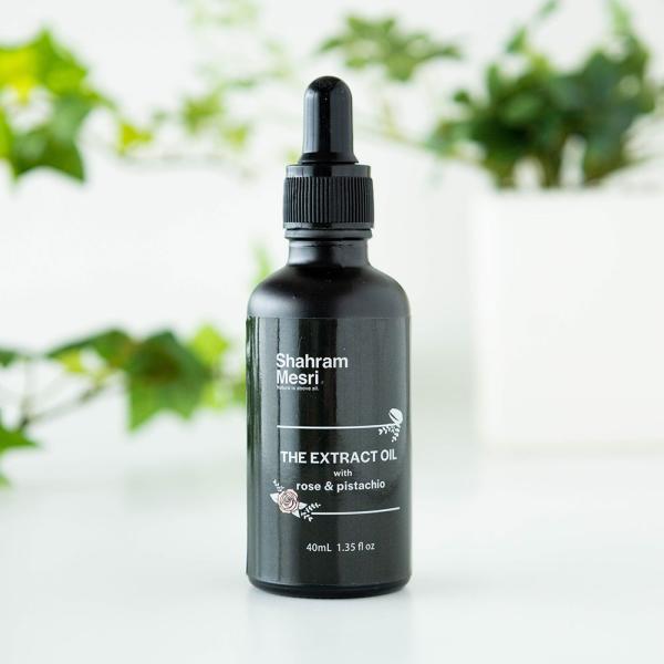 【商品説明】植物のチカラを凝縮した数種オイルに、貴重な原生ダマスクローズオットーを贅沢に配したエイジングケアサポートオイル。年齢による肌の悩みに、ハリ・ツヤ・弾力のある肌に整えます。1:1で蒸留した高濃度ローズオットーを1本に0.7%(0....