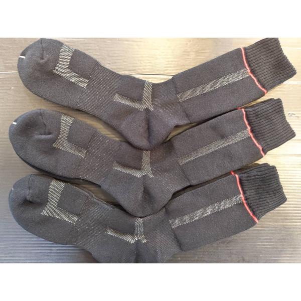 商品スペックジャンル ソックス カラー ブラックメーカー名 ★★★ サイズ 25〜27cm商品名 スポーツソックス 丈(履き口〜かかと) 約26cm新品未使用品です。お値段以上の、しっかり作り込まれた商品です。アーチサポート、アンクルサポー...