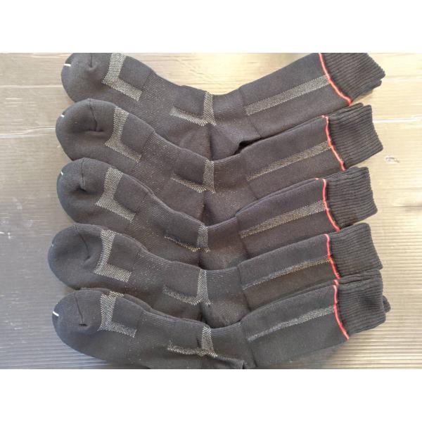 商品スペックジャンル ソックス カラー ブラックメーカー名 ★★★ サイズ 25〜27cm商品名 スポーツソックス 丈(履き口〜かかと) 約26cm新品未使用品です。お値段以上の、しっかり作り込まれた商品です。アーチサポート、アンクルサポー...