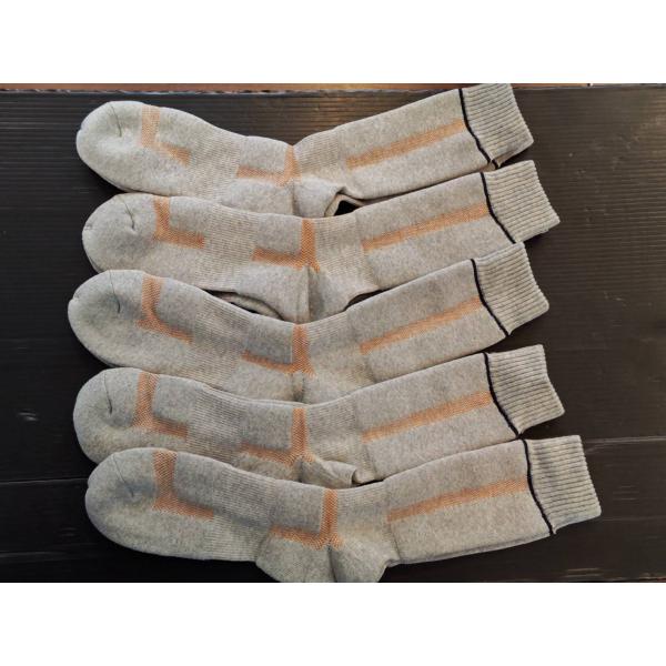 商品スペックジャンル ソックス カラー グレーメーカー名 ★★★ サイズ 25〜27cm商品名 スポーツソックス 丈(履き口〜かかと) 約26cm新品未使用品です。お値段以上の、しっかり作り込まれた商品です。アーチサポート、アンクルサポート...