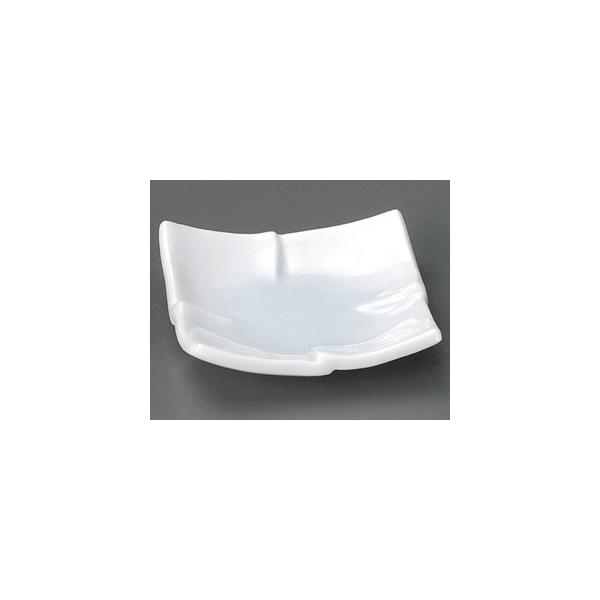 手塩皿、薬味皿、珍味等に使える小皿、日本製。磁器（日本製・美濃焼）外寸8.0cm×8.0cm×高さ2.0cmMKTG