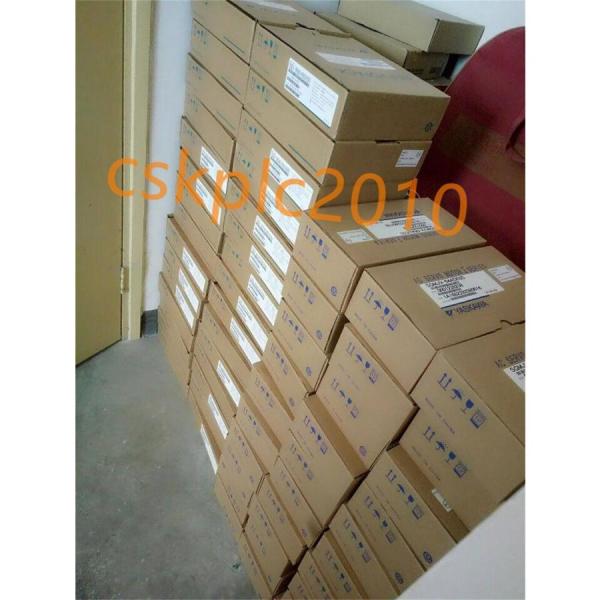 1 PCS  SGMJV-04AAA21 Servo motor