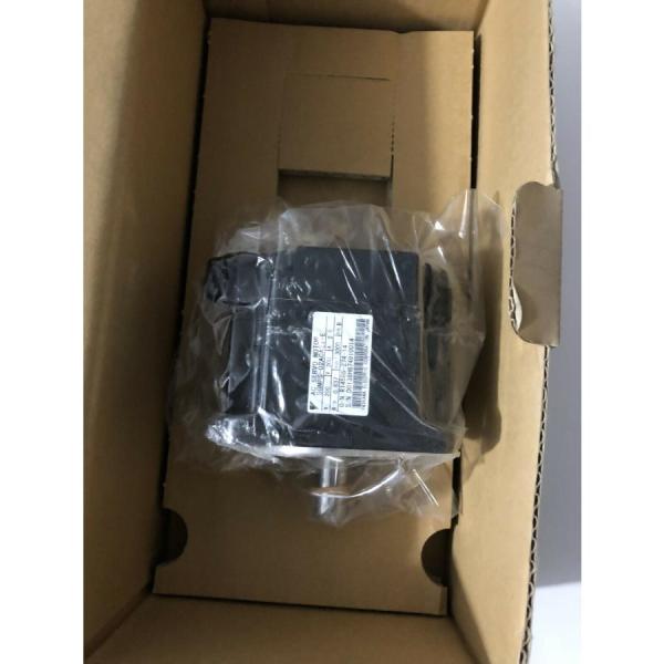 1PC NEW ORIGINAL  AC SERVO MOTOR SGMPS-02ACA21-E1PC新しいオリジナル AC複数在庫SGMPS-02ACA21-E