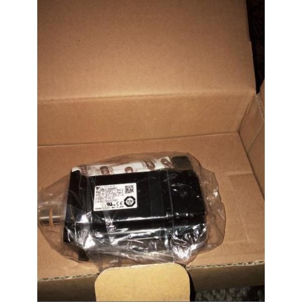 1PC  AC SERVO MOTOR SGMJV-02ADA41 NEW ORIGINAL1PC  AC複数在庫SGMJV-02ADA41新しいオリジナル