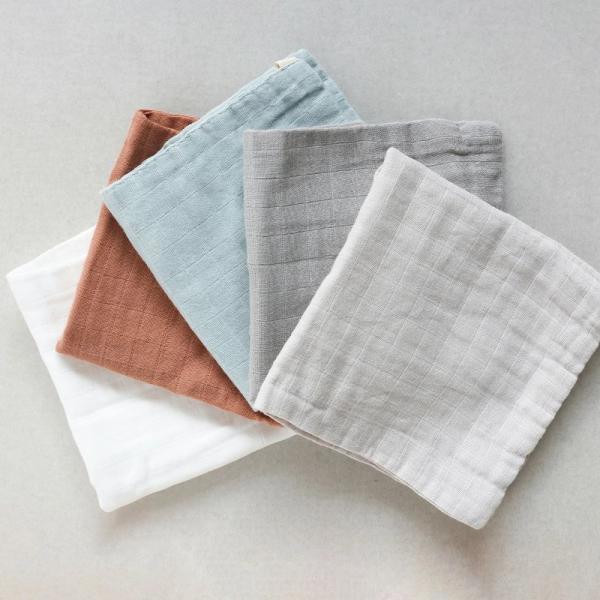 ■サイズ：約25×25cm■素材：綿100%■洗濯可否:洗濯可■製造国：中国製（日本の企画により厳格に生産されています。）ガーゼハンカチ ハーフハンカチ  ミニハンカチ ガーゼタッチ ミニタオル ハンカチタオル 保育園 キッズ 爆買