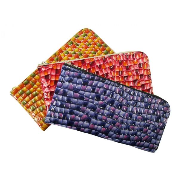 素　材：イタリア製牛革(エナメル仕上げ)×ゴード(ヤギ革)サイズ：9.5×19.5cm仕　様：　L字ファスナー長財布　後面：ファスナーポケット×1　本体内部：小銭入れ×1・アテポケット×2・カード入れ×12店長より一言：豪華な型押しに鮮やか...