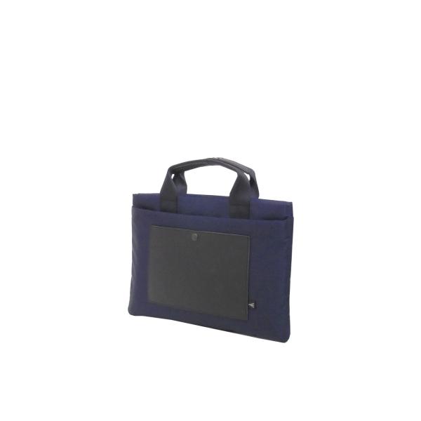 素　材：OUT SIDE/ナイロンIN SIDE/ナイロンサイズ：W33×H23×D2cm仕　様：　薄マチ手提げバッグ　前面：アテポケット(ホック式)・ファスナーポケット(内部＝アテポケット×2・ペン差し×1)×1　後面：キャリーケースセッ...