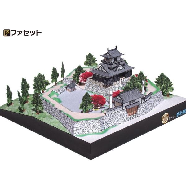 ■家康ゆかりの出世城、浜松城を１／３００サイズのペーパークラフトとして再現しました。　・設計参考資料：浜松城図面・完成サイズ：横２１．２cm　奥２１．２cm　高９．４cm（実物の１／３００スケール）・作成時間：８〜１０時間（個人差があります...