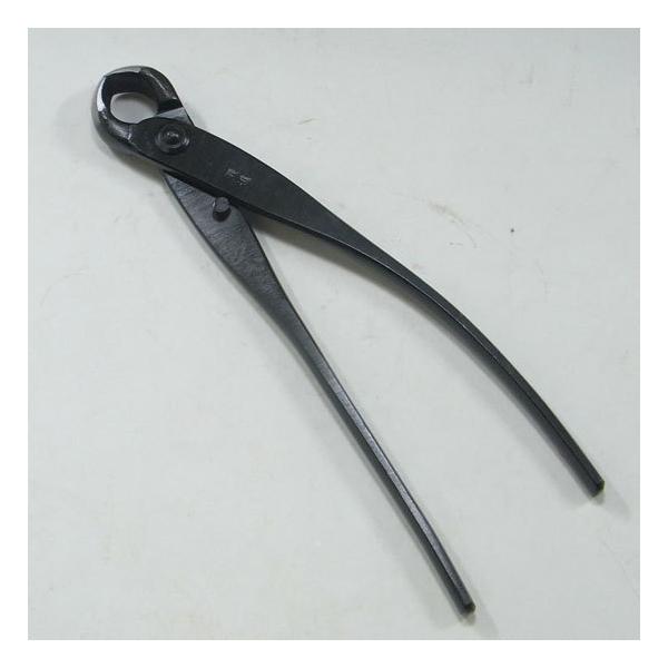 盆栽用　こぶ切　中盆栽の枝を元からえぐって切り取る鋏です。また、こぶなども切り取ります。小品盆栽に良く使用されます。全長　　：　175mm刃渡り　：　14mmNo.10とNo.10Aの違いは刃渡り、頭の大きさです。（画像参照）*No.10の...