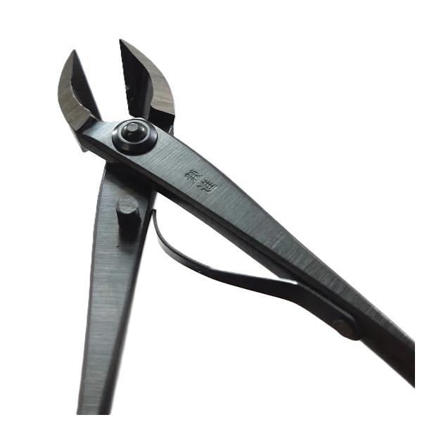 枝を切る作業が多ければ、バネがついているので非常に能率も上がります。上級者から初心者の方まで幅広くお使いいただいております。素材　: 鋼全長　: 170mm刃渡り　: 20mm刃　: 直刃お取り寄せ商品の為、キャンセル・返品・交換はご遠慮く...