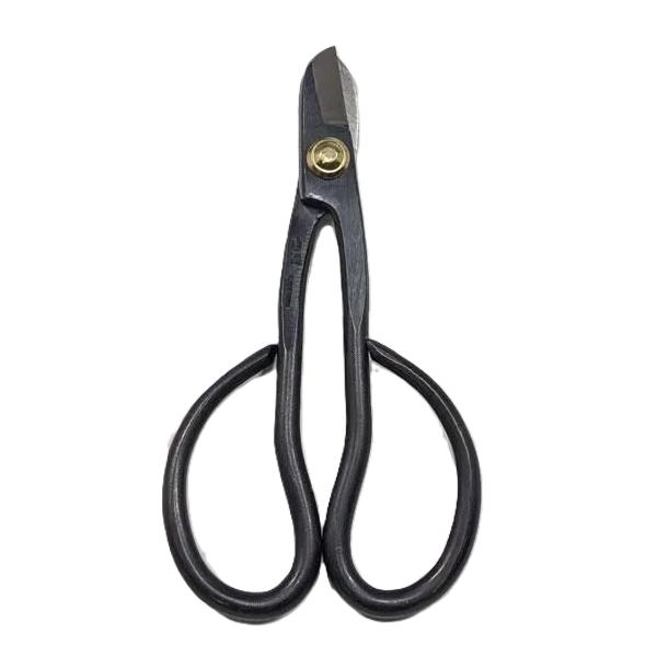 全長： 135mm素材： 鋼（切断目安）銅線　　 : 1.2 mm (#18) 迄アルミ線 : 1.8 mm 迄盆栽に巻く針金を切断したり、外したりする際に便利な鋏です。「兼進刃物製作所」 刃物の町岐阜県関市にて1950年頃より盆栽道具の取...