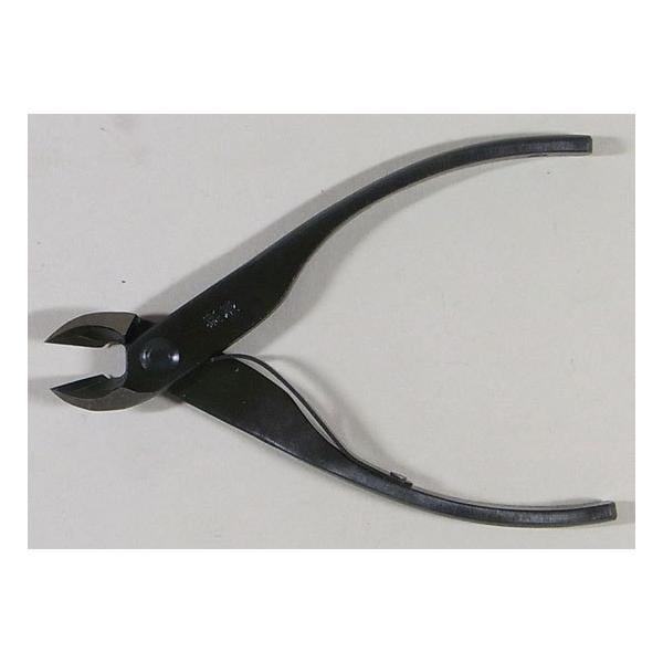 刃　→　直刃上級者から初心者の方まで幅広くお使いいただいております。ミニ盆栽〜小品盆栽に良く使用されます。バネが付いていますので連続でたくさんの枝を切断する場合は、作業しやすくなります。素材　→　鋼全長　→　110mm刃渡り　→　14mm＊...