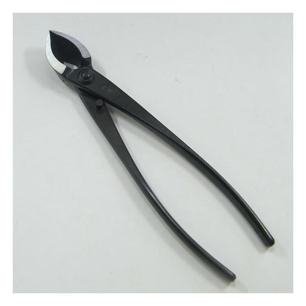 太枝を切断する際に使用します。刃渡りの３分１程度の太さの枝が切断できます。刃　: 直刃　上級者から初心者の方まで幅広くお使いいただいております。素材　: 鋼全長　: 205mm刃渡り　: 25mmほぼ同じ形と思えるNo.3Aという又枝切がご...