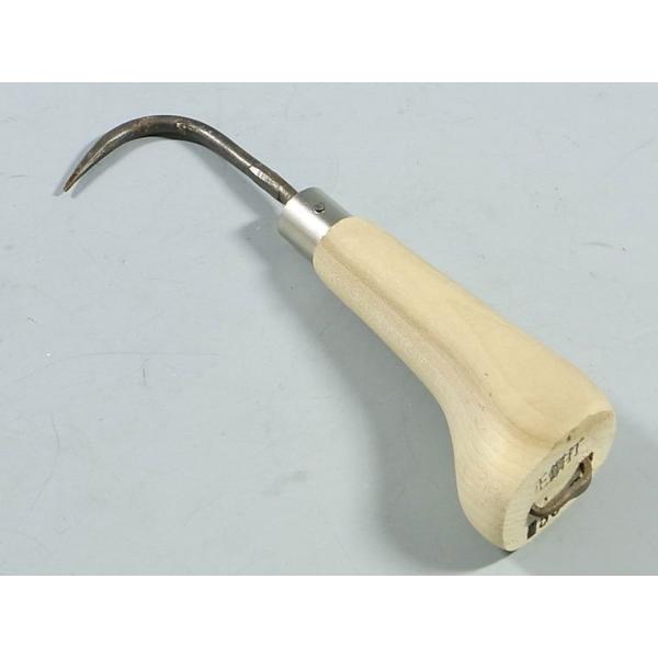 盆栽用根捌き（ねさばき）。根掻き（ねかき）とも呼ばれます。根をほぐす道具です。素材・・・鋼（はがね）全長165mm「兼進刃物製作所」 刃物の町岐阜県関市にて1950年頃より盆栽道具の取り扱いを始め、現在では盆栽道具を世界中に輸出しています。...