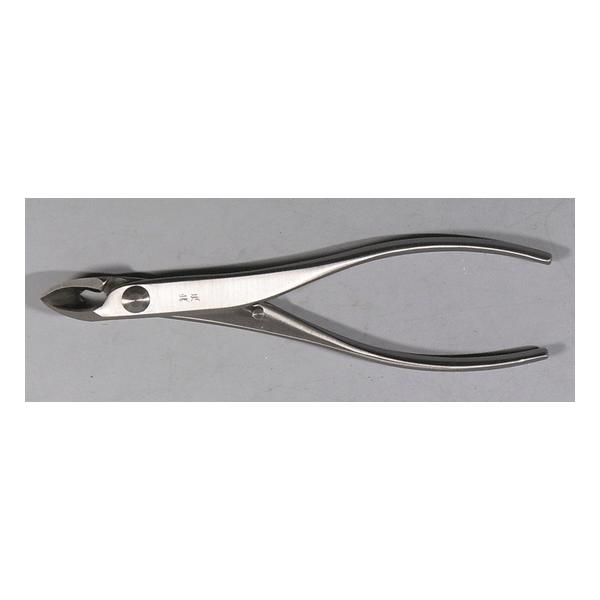 NO,6Bのステンレス製です。先が細いので、枝が密集しているところでも奥まで入っていき、枝を切ることができます。上級者から初心者の方まで幅広くお使いいただいております。素材　  ：　ステンレス（非常に錆びにくい素材です。）全長　　：　180...