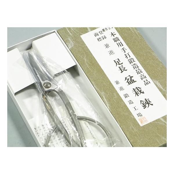盆栽用　万能鋏です。足長で作製していますので盆栽の込み入ったところまで鋏を入れて作業することができます。素材：ステンレス全長　： 200mm刃渡り　： 55mmお取り寄せ商品の為、キャンセル・返品・交換はご遠慮ください。購入の際はサイズや用...