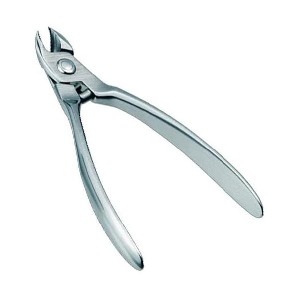 ●爪のラインに合わせやすい曲線の刃先!●巻き爪やお年寄りの硬い爪まできれいにカットできるR刃。●爪ヤスリ付。超細目なのできれいに仕上がります。●深切りしないように少しずつ切ってネイルケアを楽しんでください。●サビに強いHIカーボンステンレス...