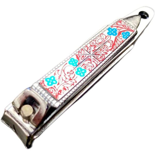 キラキラした爪切りです。刃物の町、岐阜県関市で造られています。全長 約60mm重量 約12g材質 特殊浸炭鋼、クロームメッキ、樹脂 (中、大のみ)包装：本体のみ、包装重量 約13g生産国 日本ゆうパケット便での配送となります。 ●ゆうパケッ...